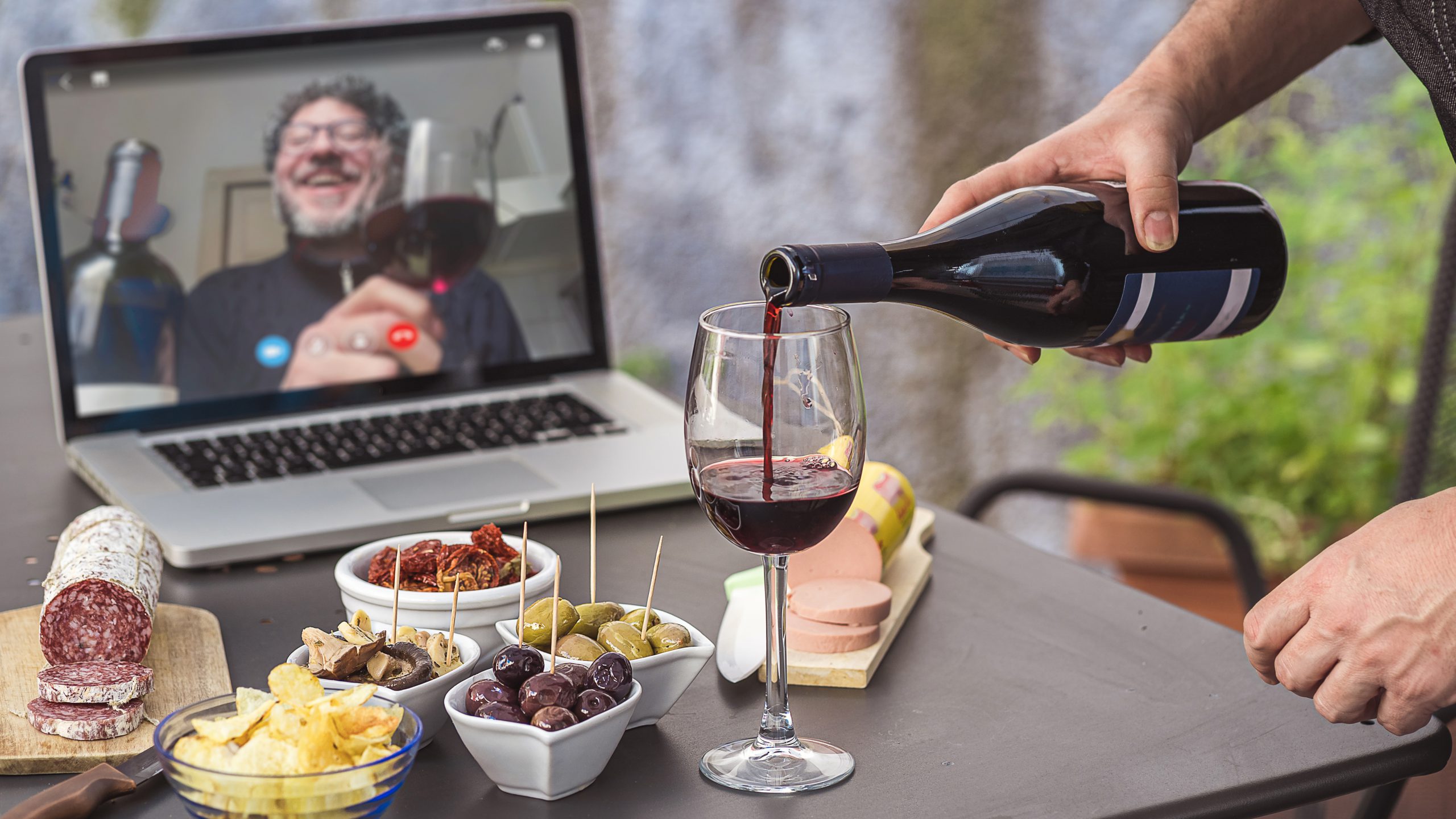 4 Tips for Fun and Frequent Virtual Happy Hours - Meetup Blog